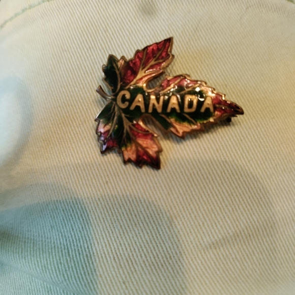 no mark | Jewelry | Vintage Enamel Canada Pin Brooch Souvenir Maple ...
